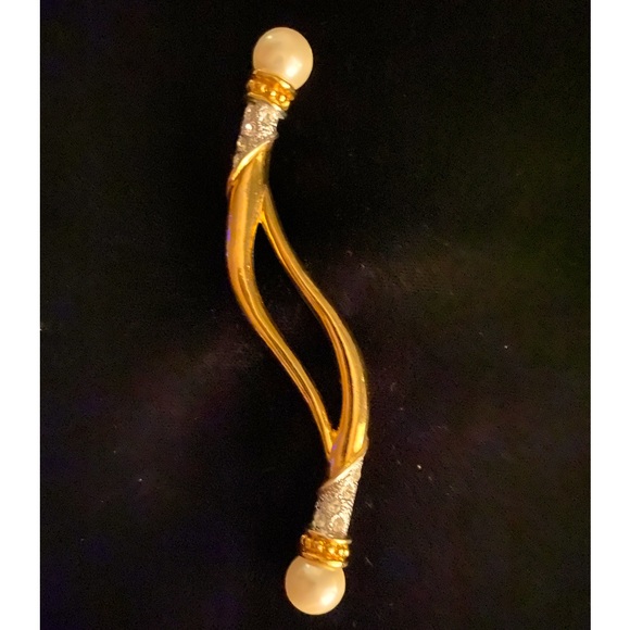 Avon | Jewelry | Vintage Avon Brooch | Poshmark